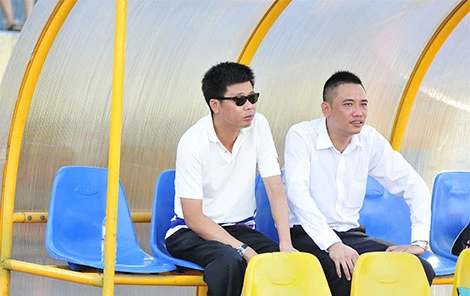 Có một thứ bóng đá... "chuyên nghiệp tùy tiện"